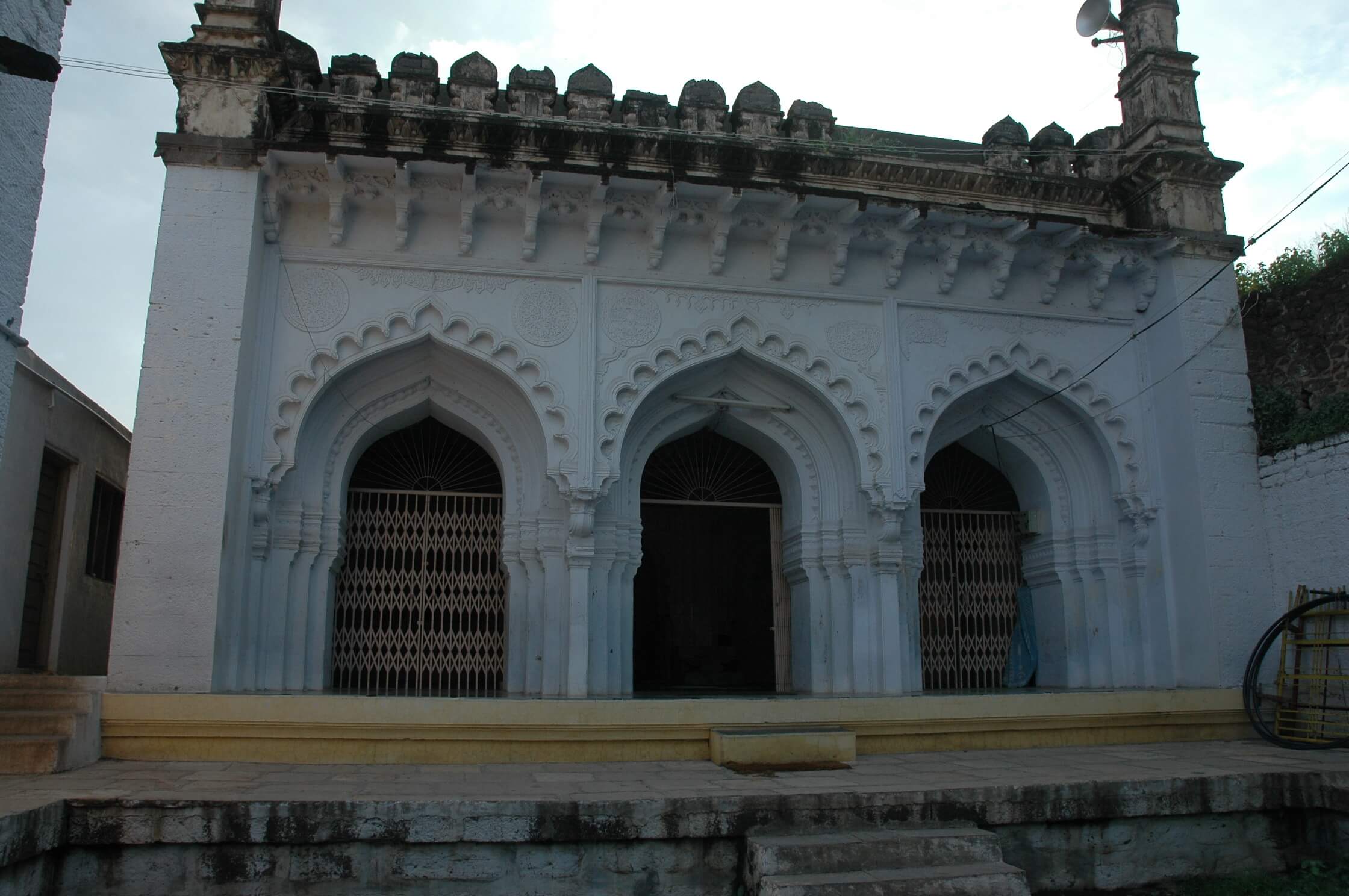 Ali Shahid Pir's Masjid - ARCHAEOLOGICAL SURVEY OF INDIA