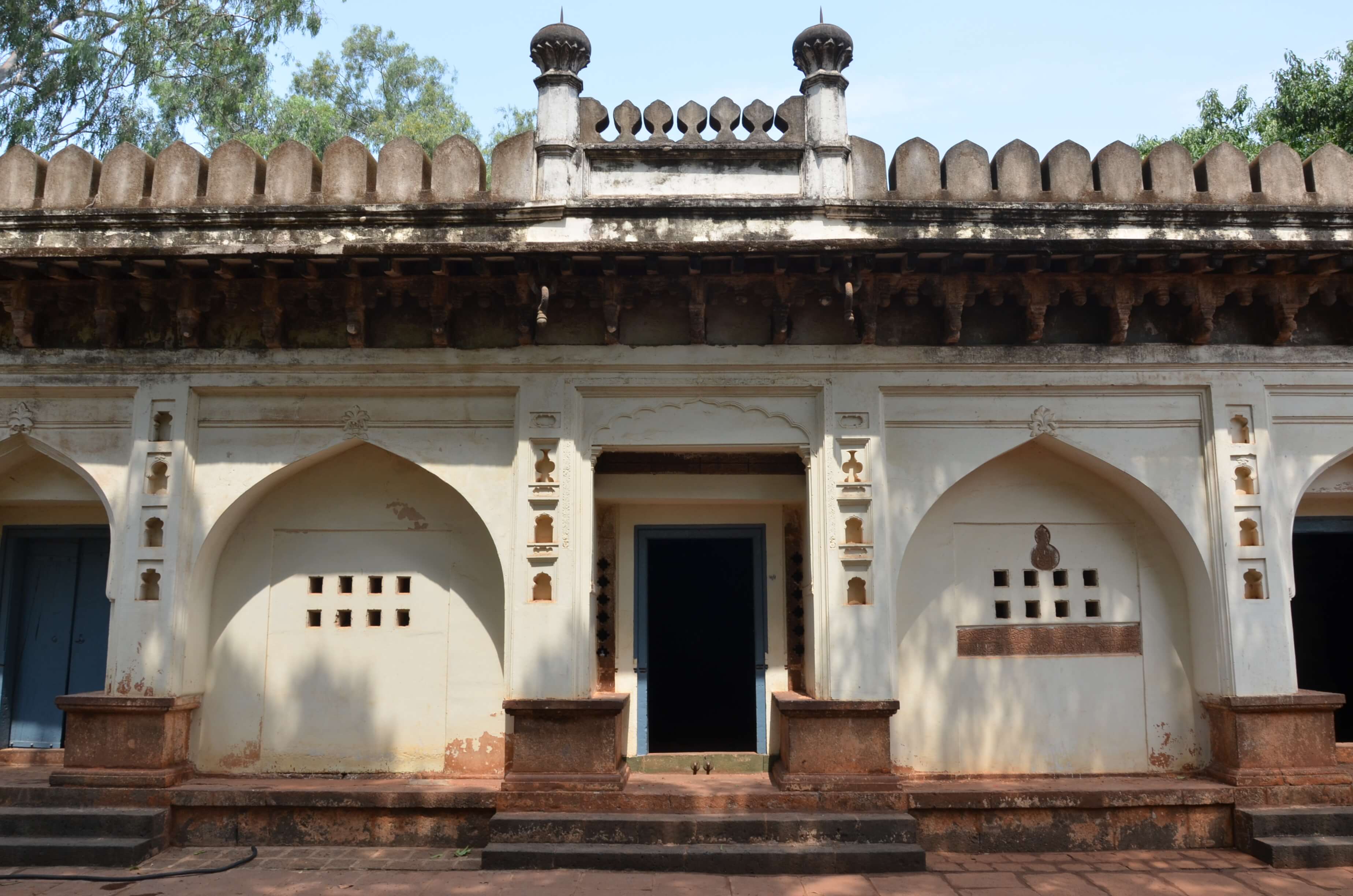 Safa Masjid - ARCHAEOLOGICAL SURVEY OF INDIA