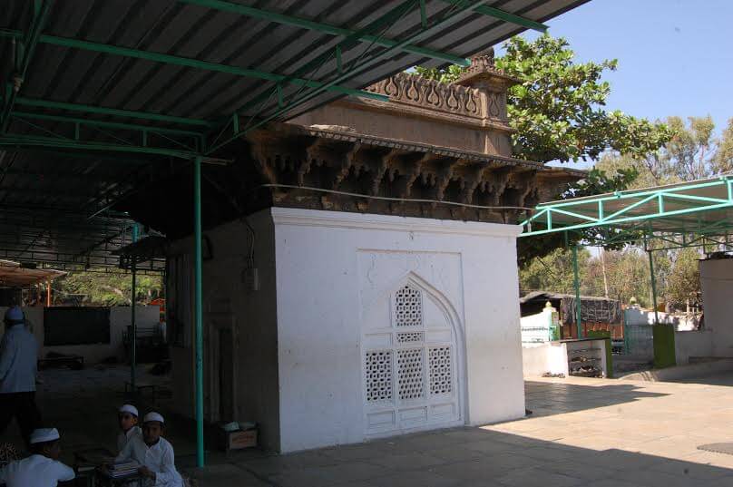 Yakub Dabuli's Mosque and tomb No. 204 - ARCHAEOLOGICAL SURVEY OF INDIA